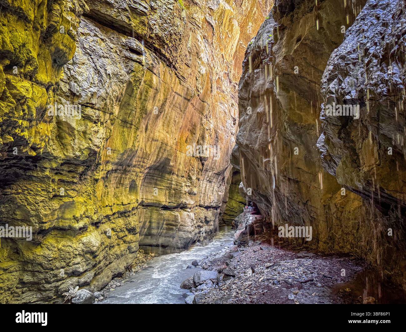Tamina Schlucht, Schweiz, Europa: Eindrucksvolle Felswände in ...