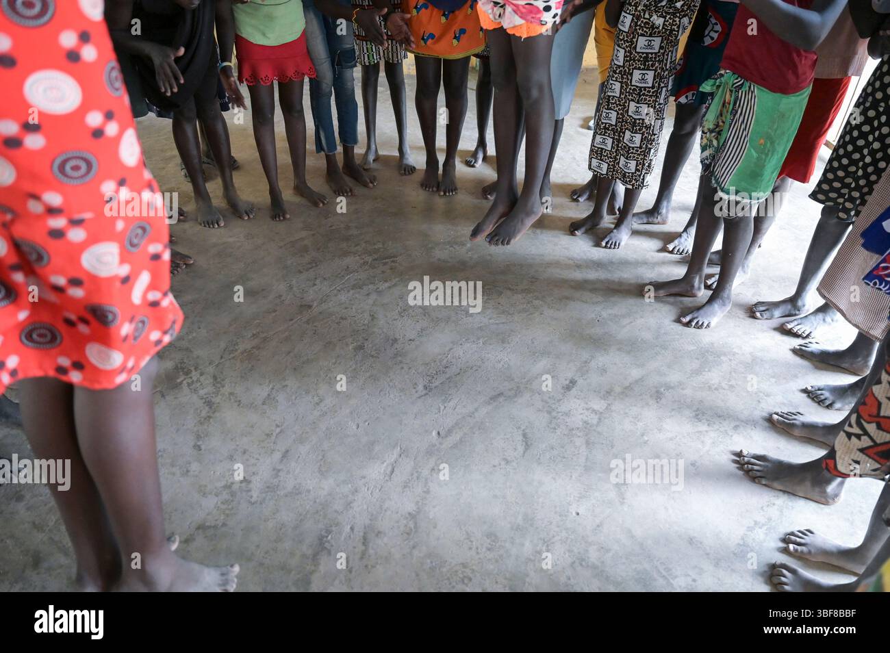 South sudan rumbek dinka women hi-res stock photography and images - Alamy