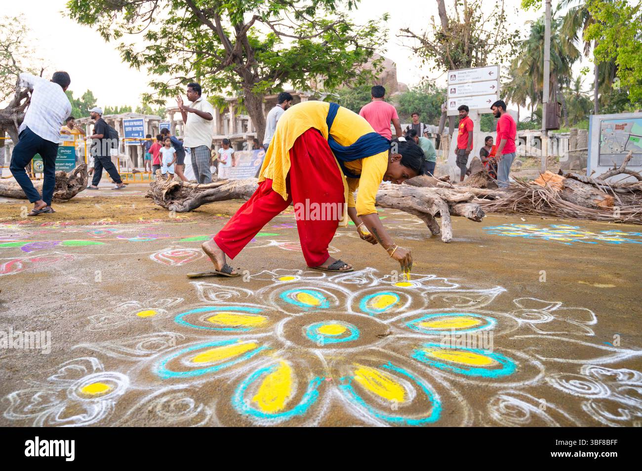 India grid girls hi-res stock photography and images - Alamy