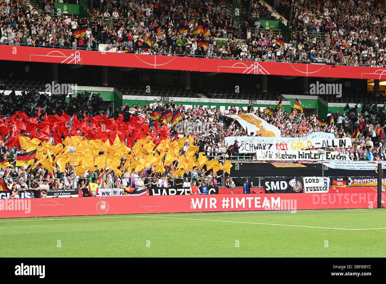 Germany fans, feature, symbolic photo, border motif, flags, UEFA Women ...