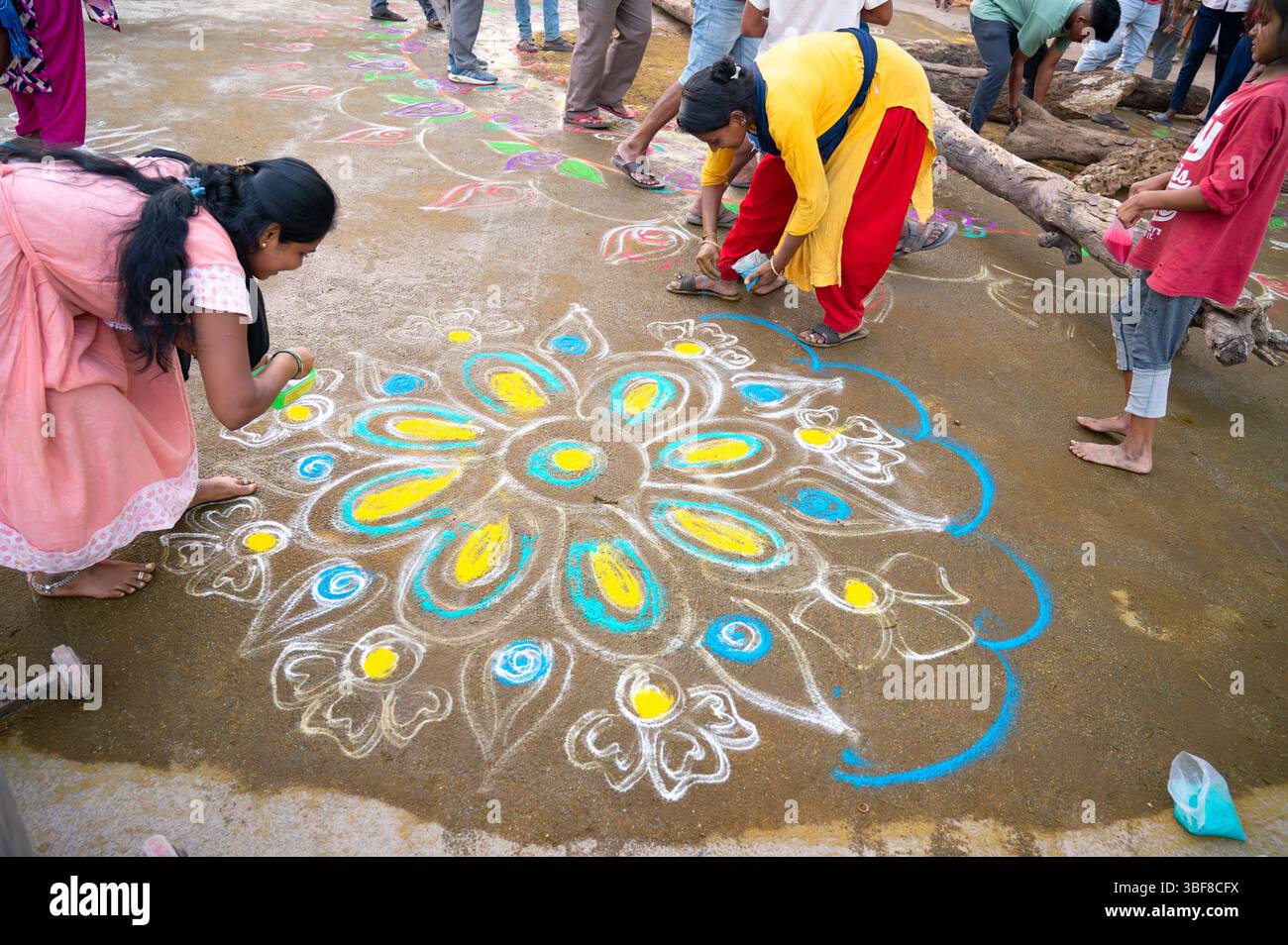 India grid girls hi-res stock photography and images - Alamy