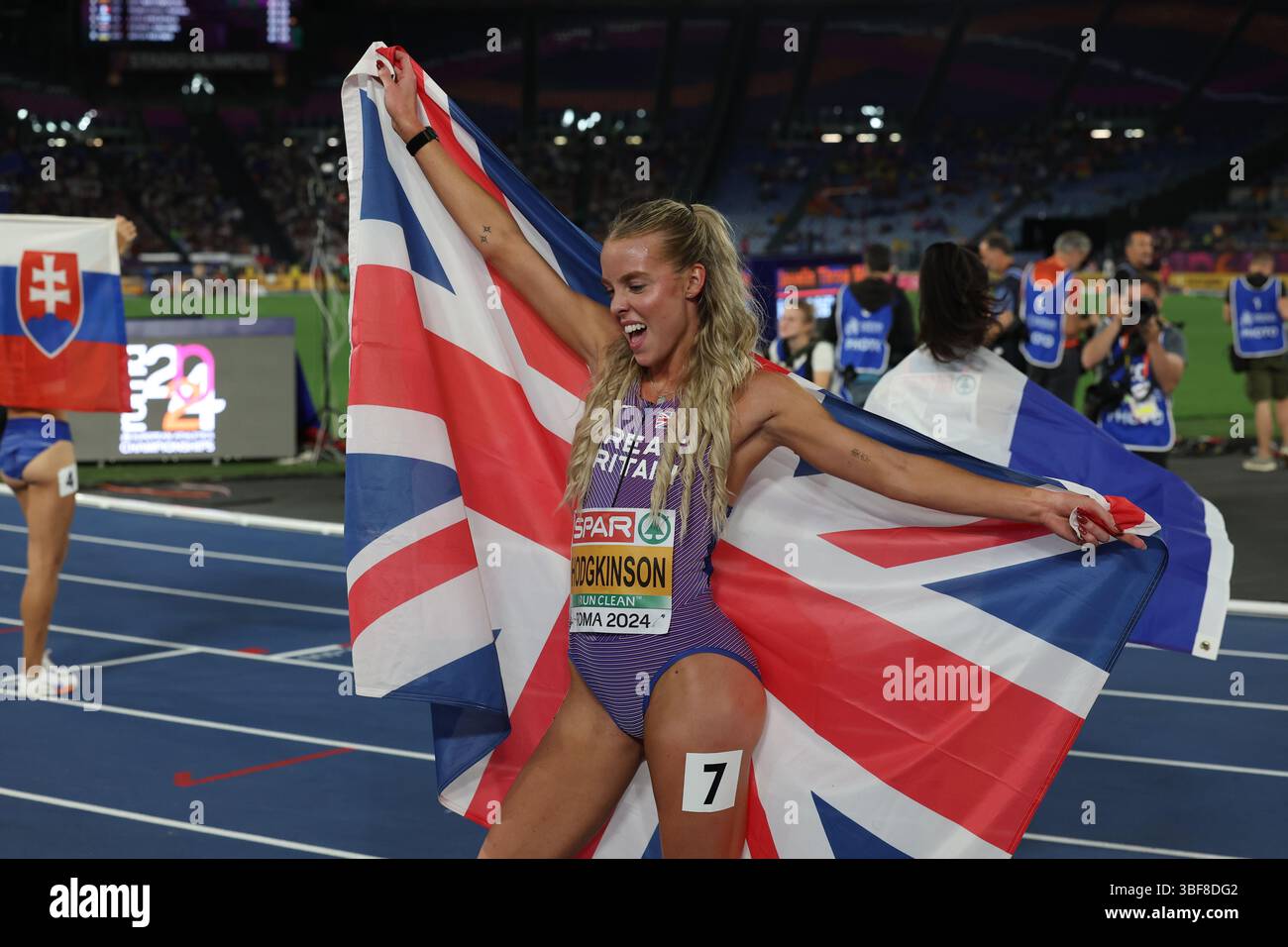 Keely HODGKINSON 1st ( Great Britain & Northern Ireland) after winning ...