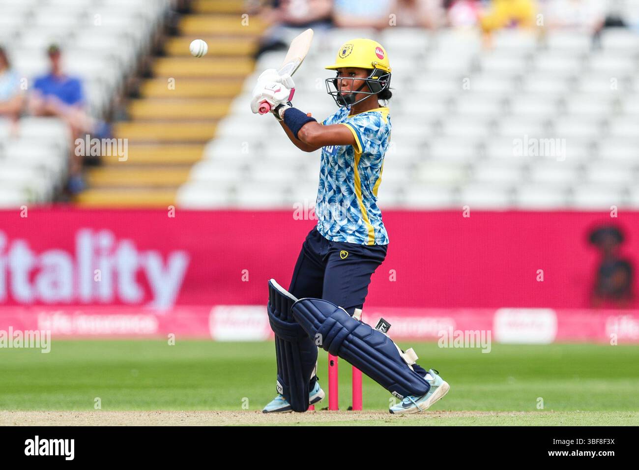 Birmingham, UK. 31st May, 2025. #8, Davina Perrin of Warwickshire in ...