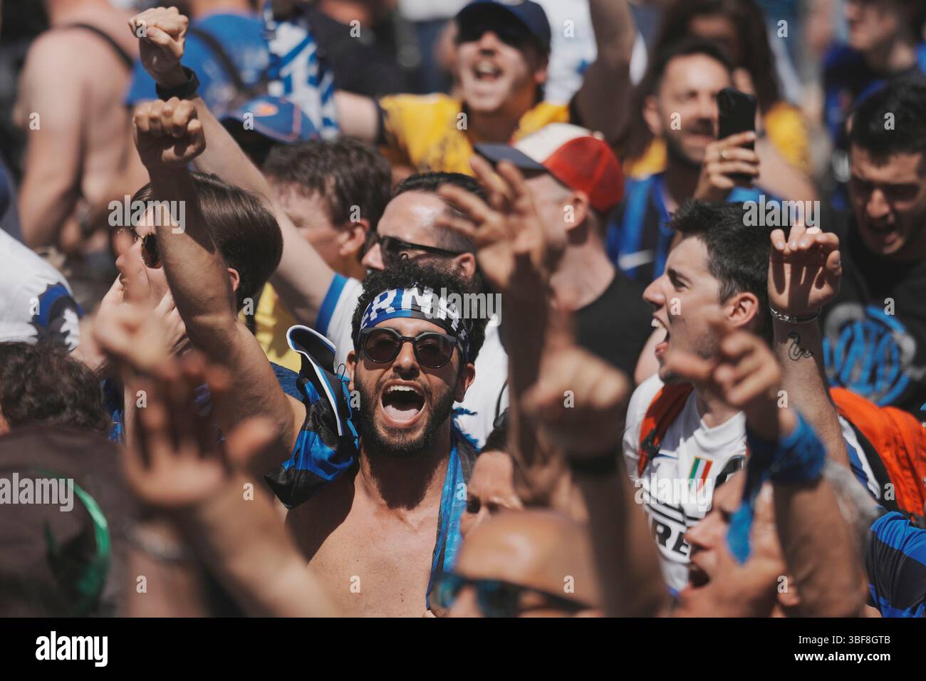 Inter Milan fans chat slogans before the start of the Champions League ...