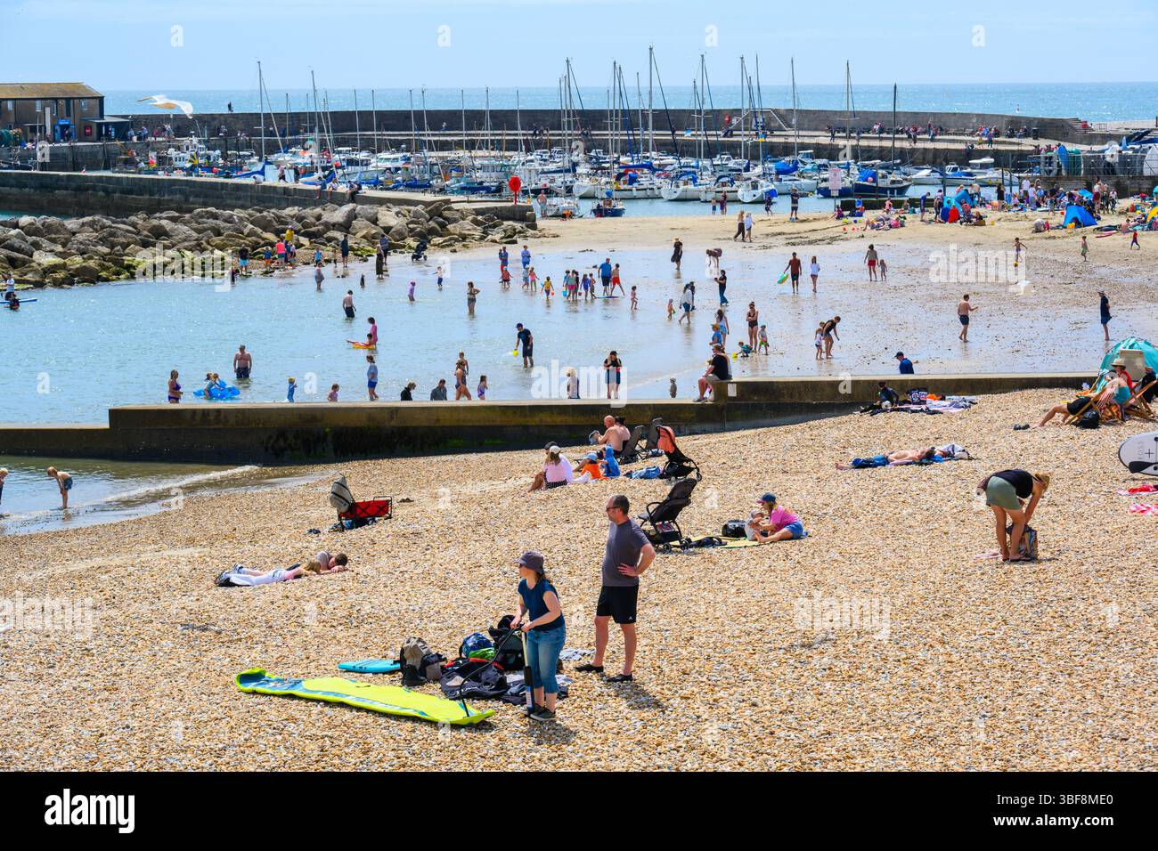 Lyme Regis, Dorset, UK. 31st May, 2025. UK Weather. The popular beach at the seaside resort of ...