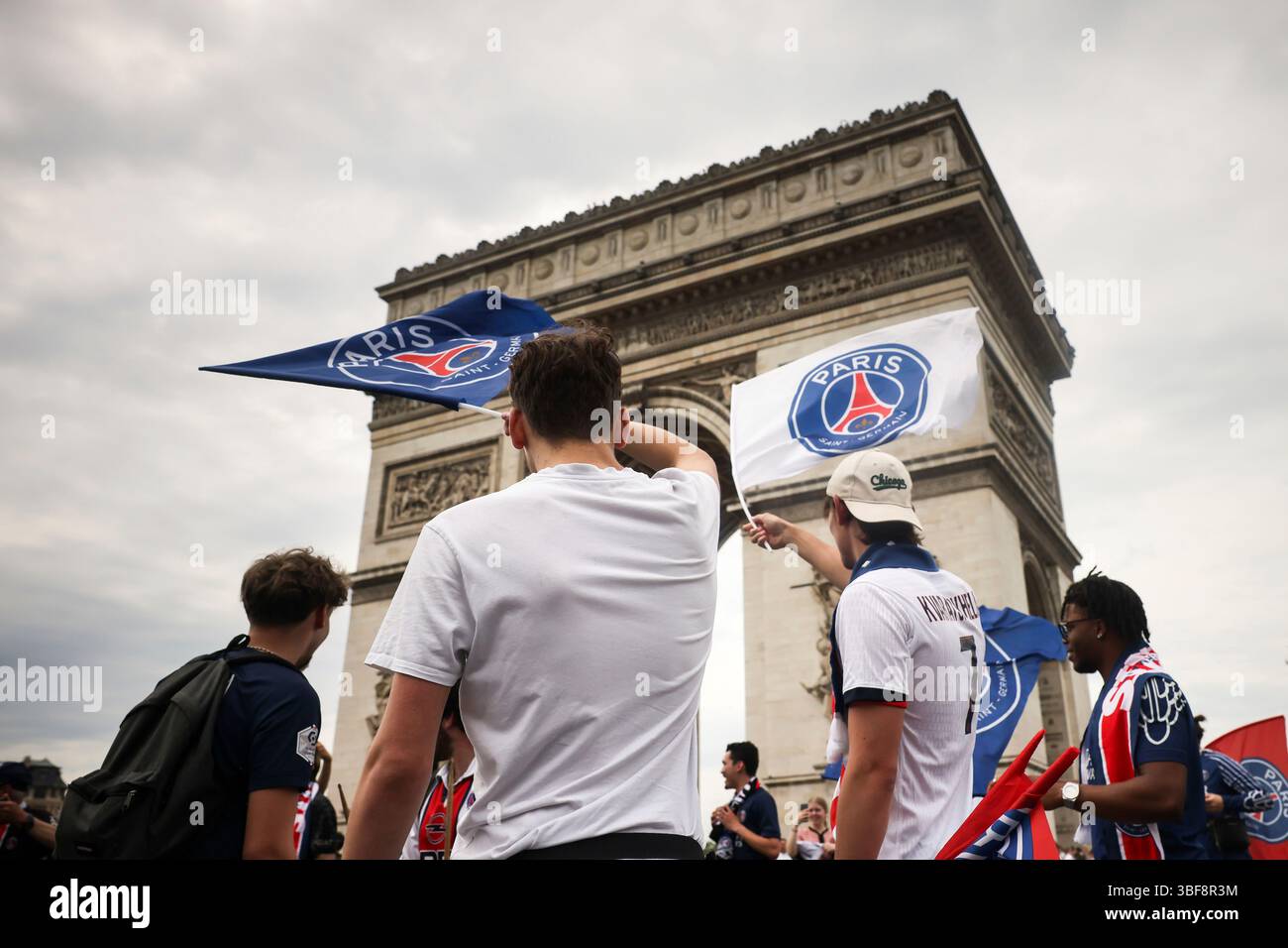 PSG supporters wave team flags by the Arc de Triomphe ahead of the ...