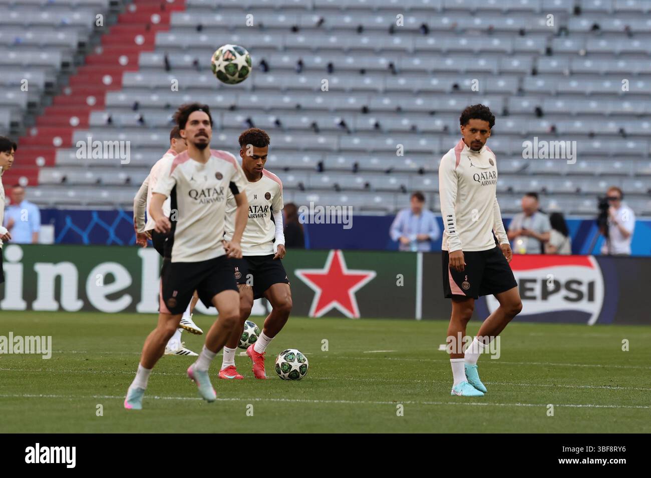 Ousmane dembele psg hi-res stock photography and images - Alamy