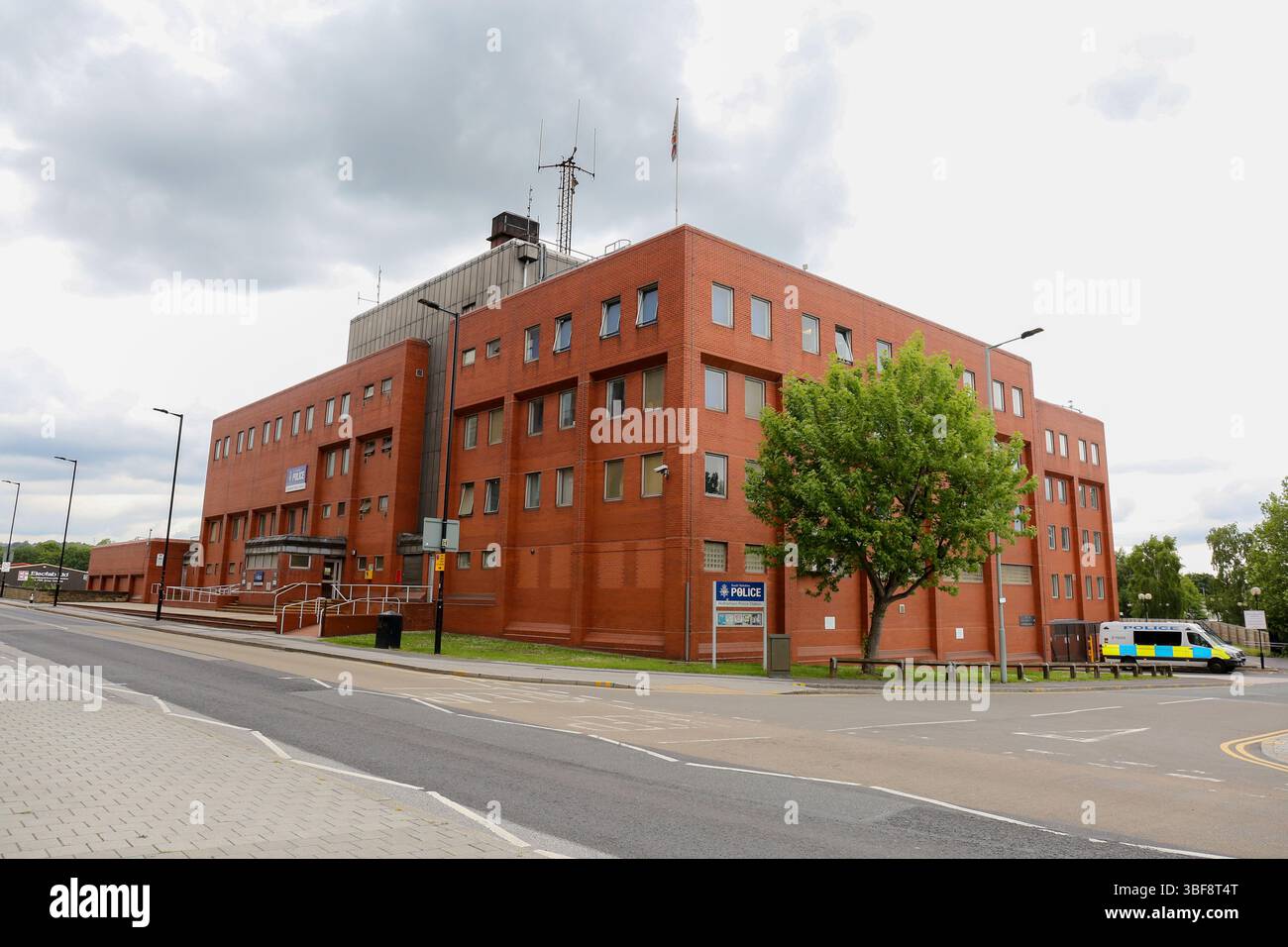 Police station signage uk hi-res stock photography and images - Alamy