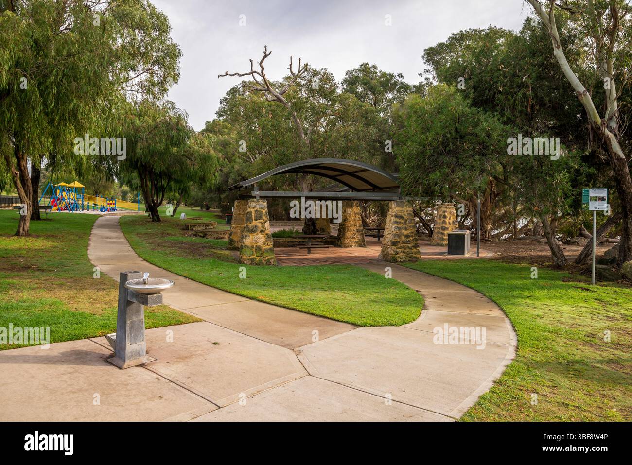 Outdoor picnic cove park hi-res stock photography and images - Alamy