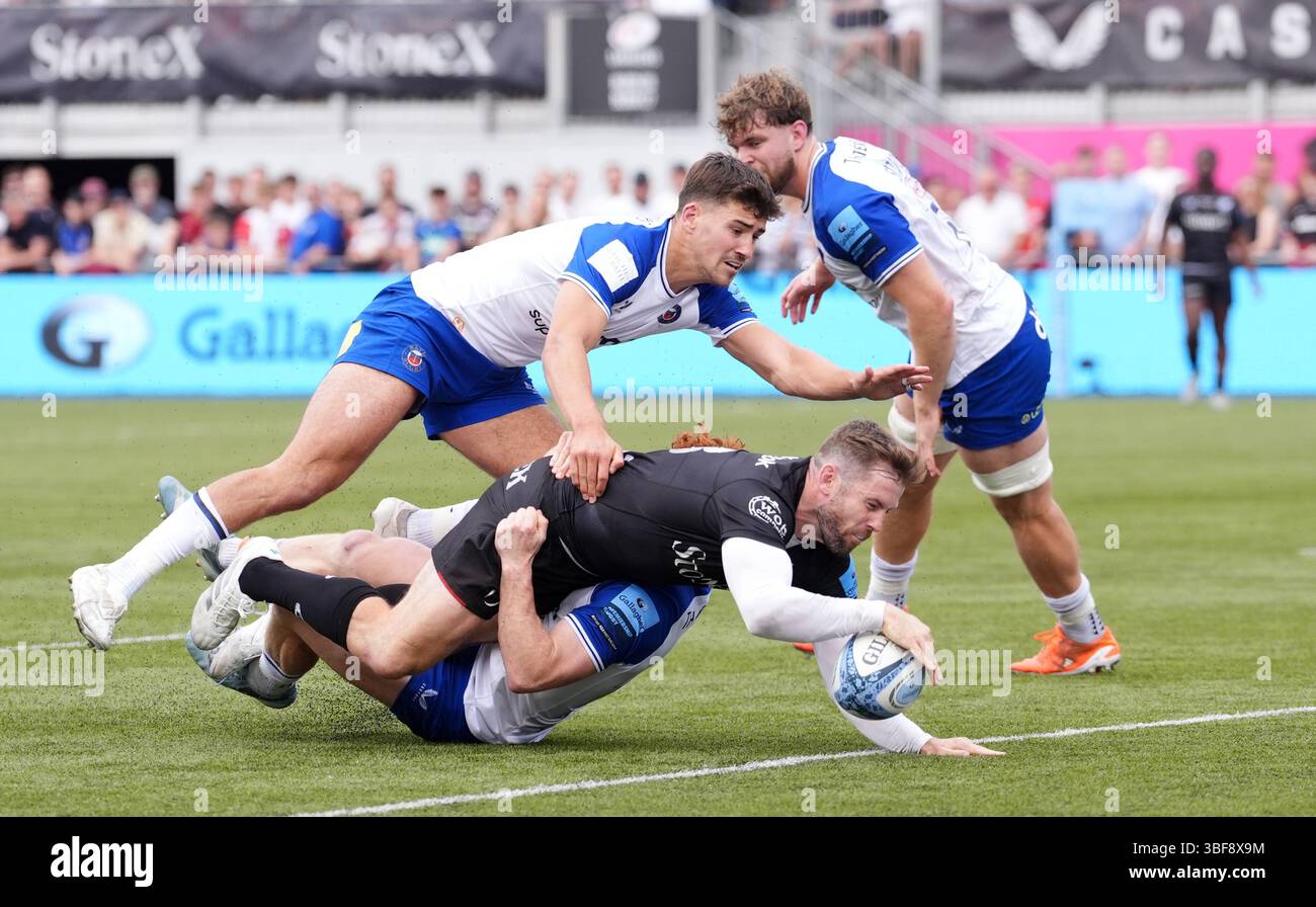 Saracens' Elliot Daly scores their side's third try of the game during ...