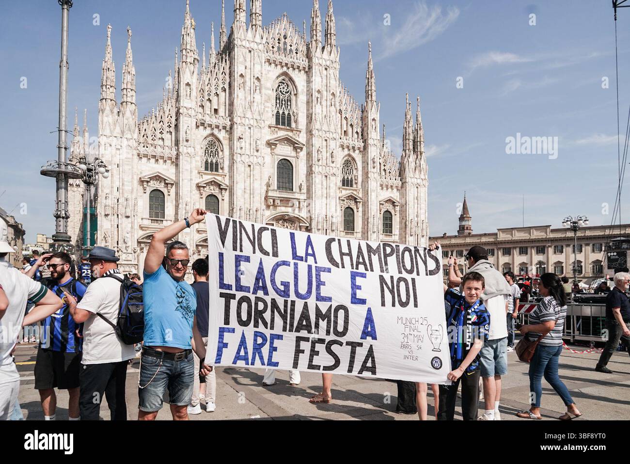 MILAN - FC Inter fans gather in Piazza Duomo in Milan ahead of the ...