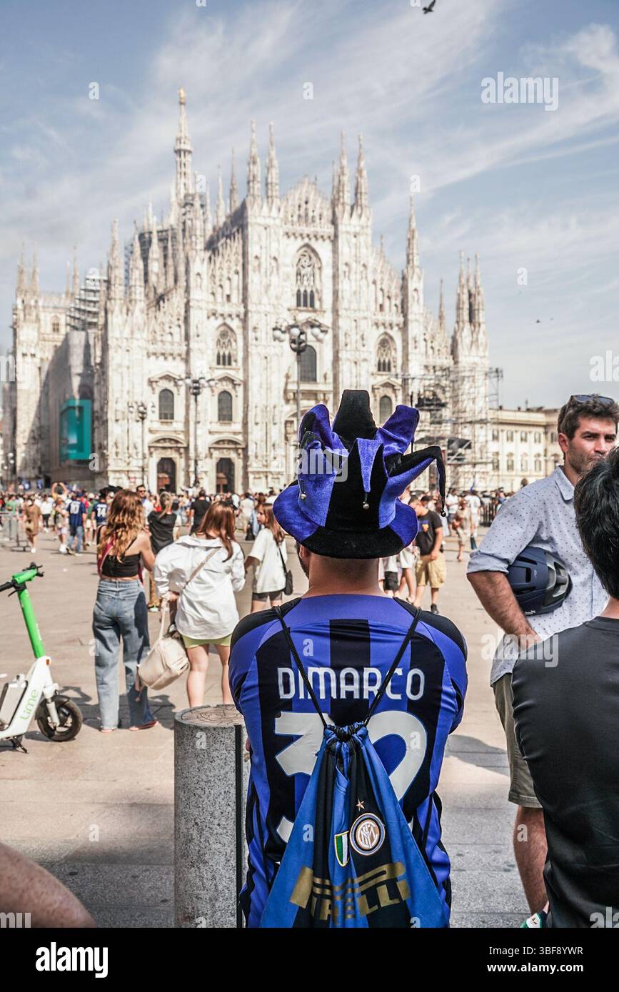 MILAN - FC Inter fans gather in Piazza Duomo in Milan ahead of the ...