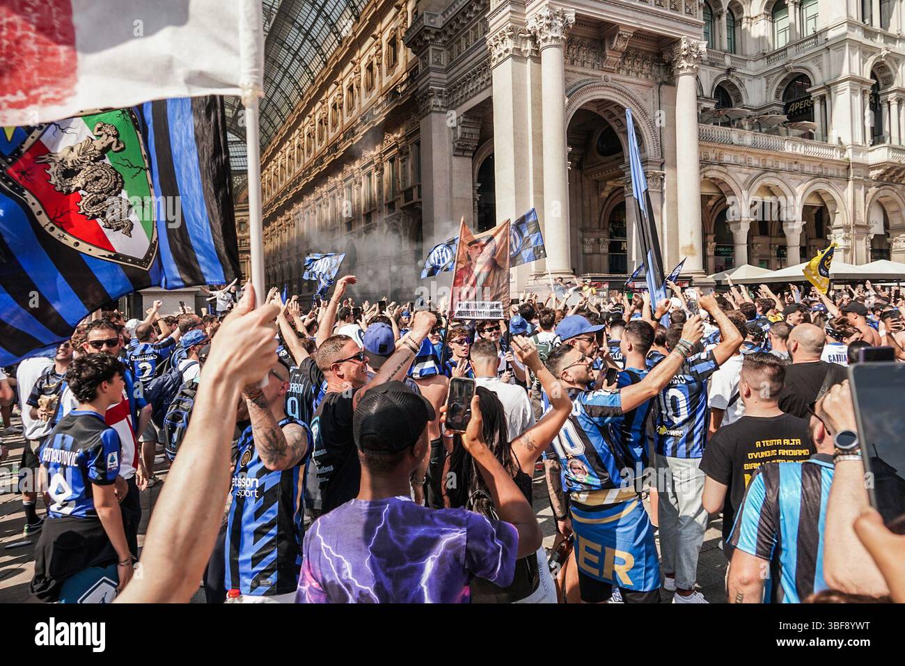 MILAN - FC Inter fans gather in Piazza Duomo in Milan ahead of the ...