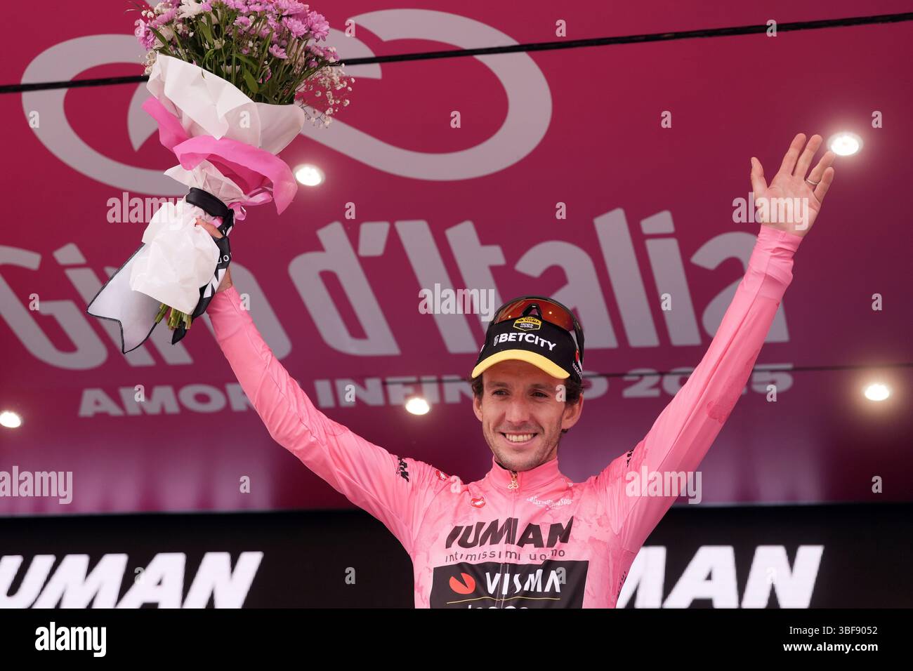 Simon Yates of Team Visma | Lease A Bike pink jersey on the podium ...