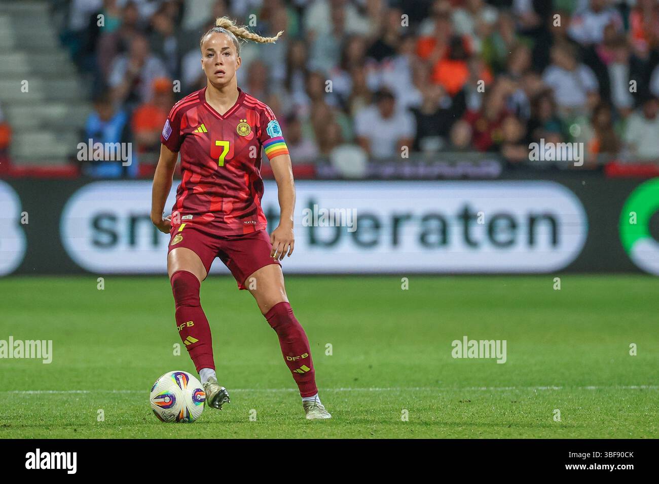 Bremen, Deutschland. 30th May, 2025. UEFA Frauen Nations League ...