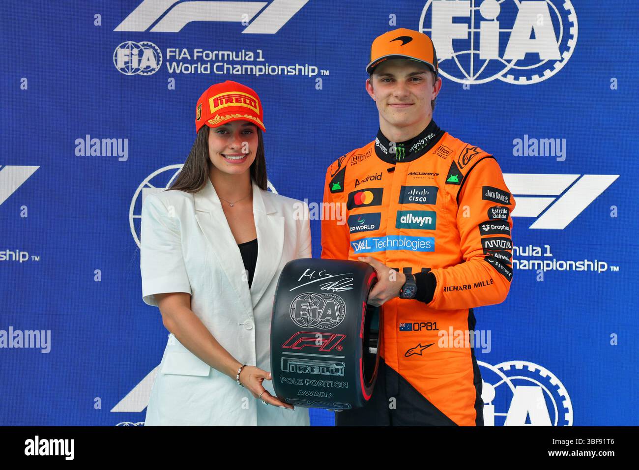 (L to R): Marta Garcia (ESP) Racing Driver presents the Pirelli Pole ...