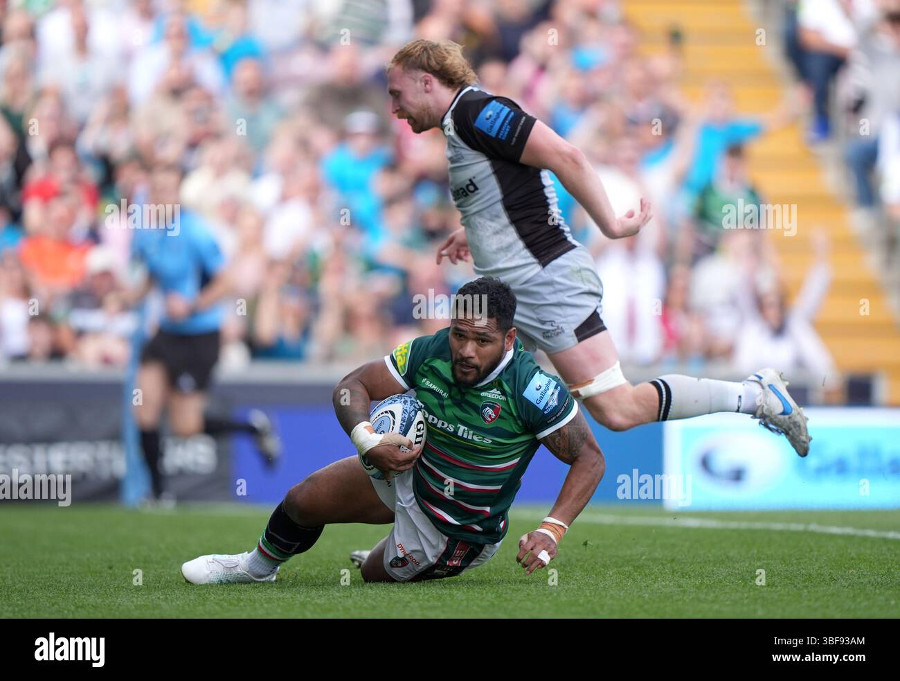 Leicester Tigers' Solomone Kata scores their third try during the ...