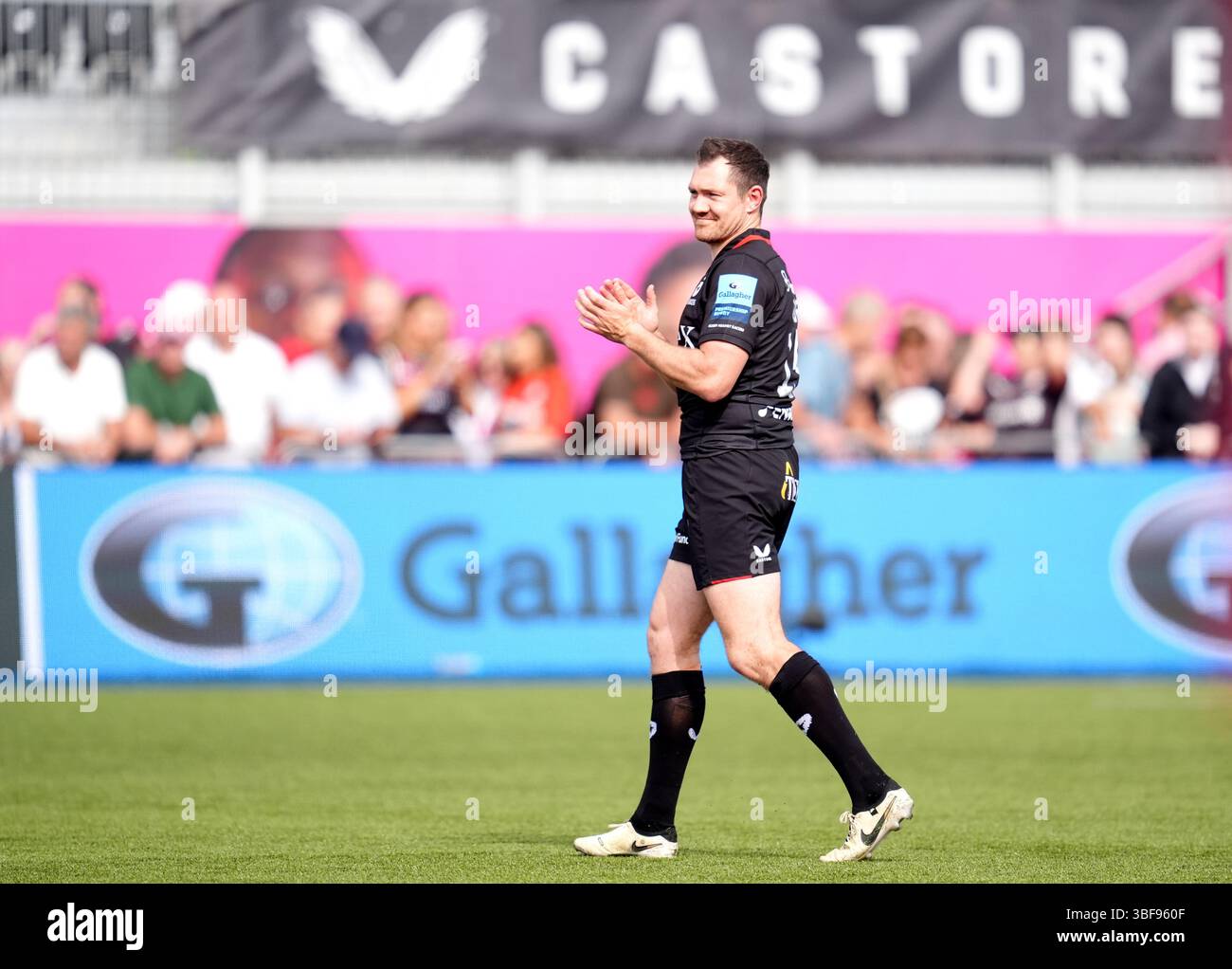 Saracens' Alex Goode applauds the fans after his last game for the team ...