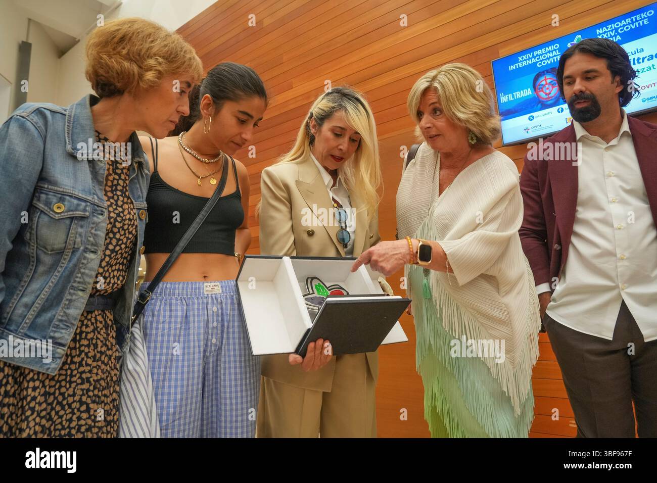 Actress Carolina Yuste (2l), COVITE president Consuelo Ordóñez (2r ...