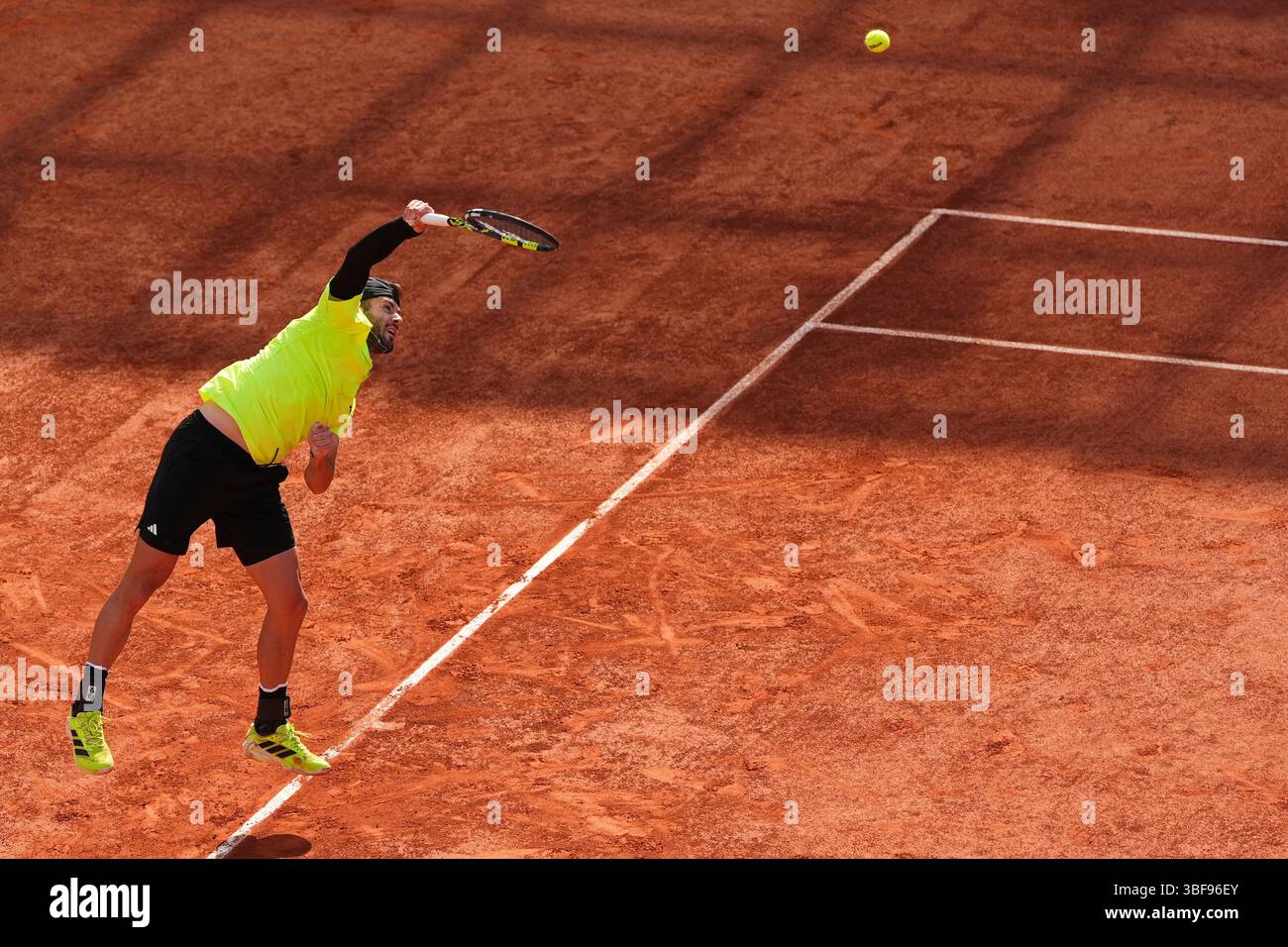 Britain's Jacob Fearnley serves the ball to Britain's Cameron Norrie ...