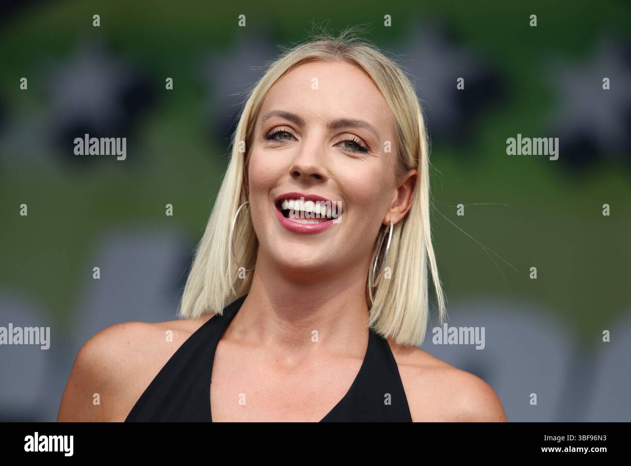 Schlagersängerin Paulina Wagner Auftritt beim SchlagerOlymp am 31.05. ...