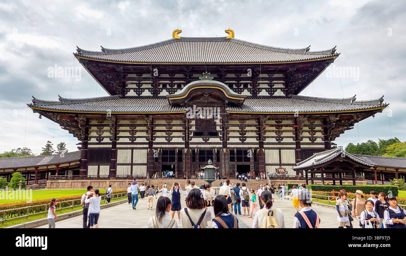 Todaiji Temple, Nara, Japan The temple building houses the world's ...