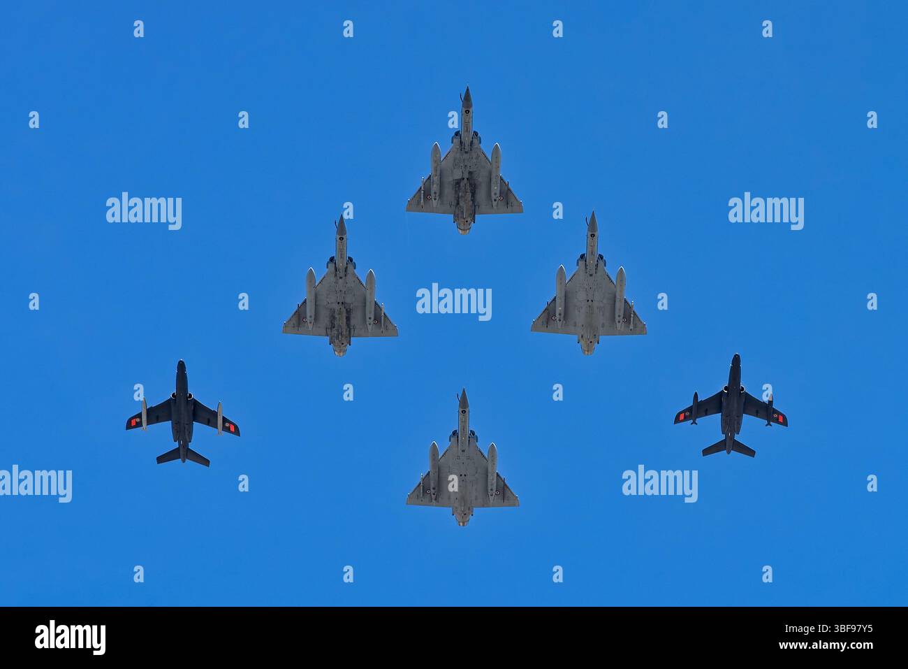 Military jet fighter dassault hi-res stock photography and images - Alamy