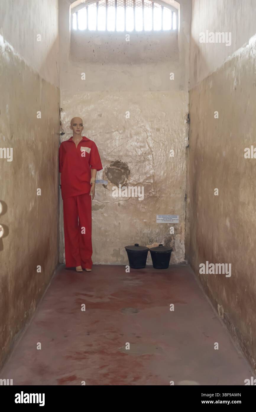 Waste barrel and clean water, Prison cell, Malaysia Prison Museum ...