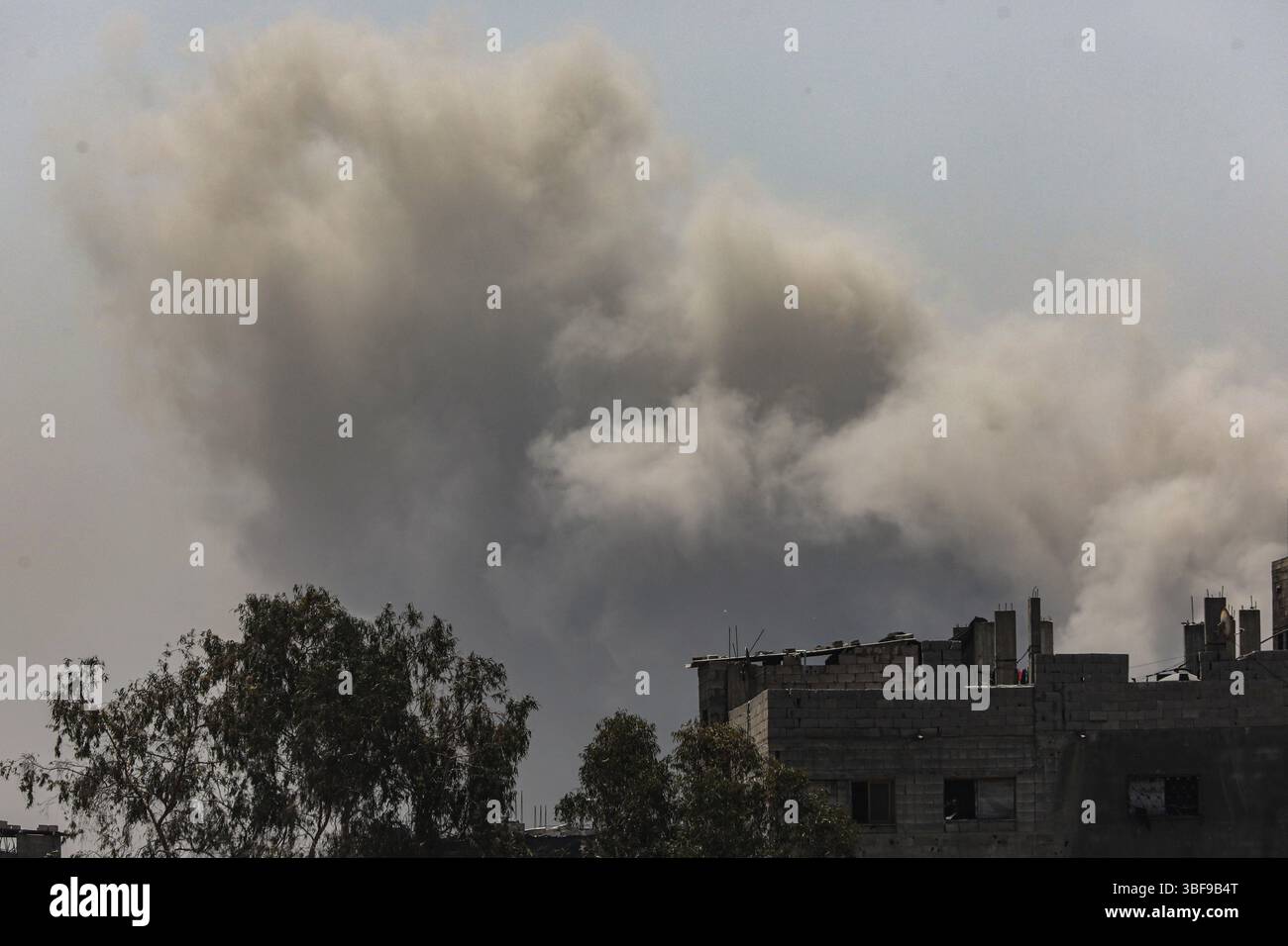 Smoke billows following Israeli strikes on al-Tuffah neighbourhood in ...