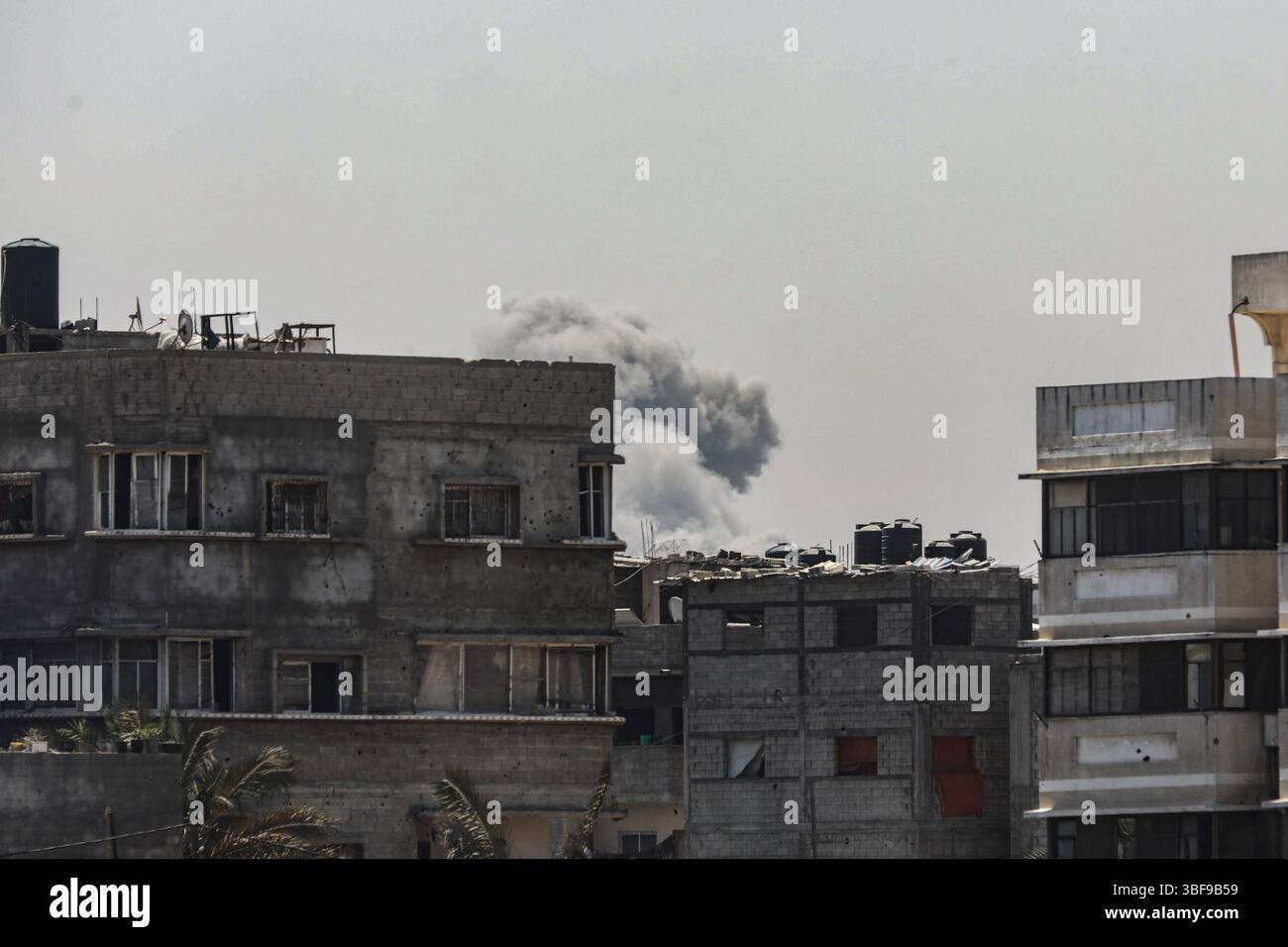 Smoke billows following Israeli strikes on al-Tuffah neighbourhood in ...