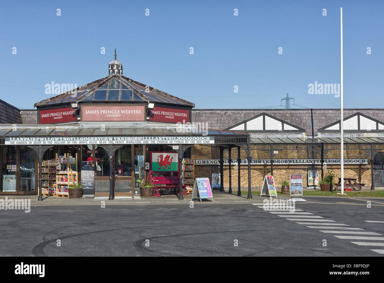 James Pringle Weavers shop in Llanfairpwllgwyngyll, Anglesey,Wales ...
