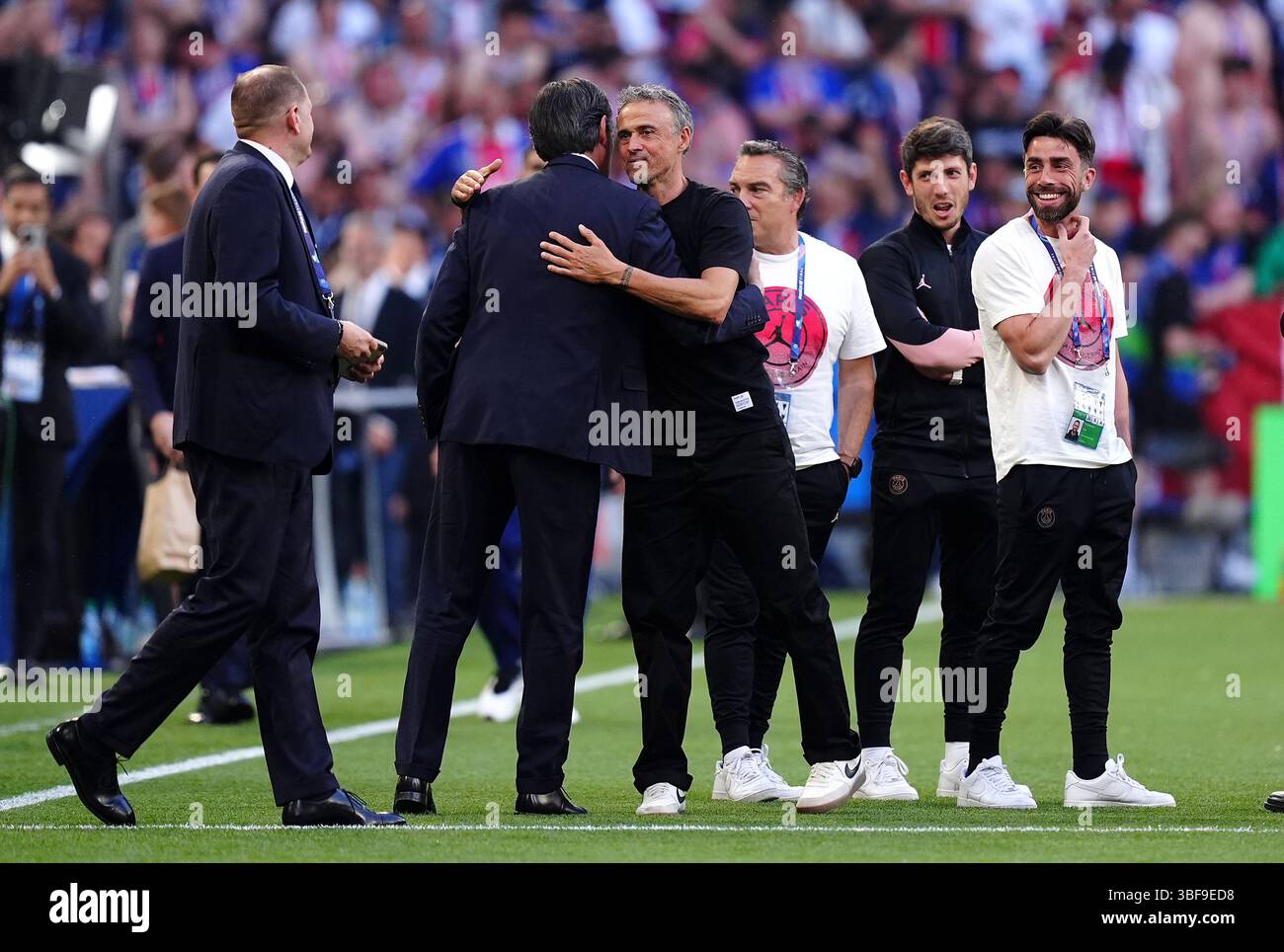 Paris Saint-Germain manager Luis Enrique and Inter Milan manager Simone ...