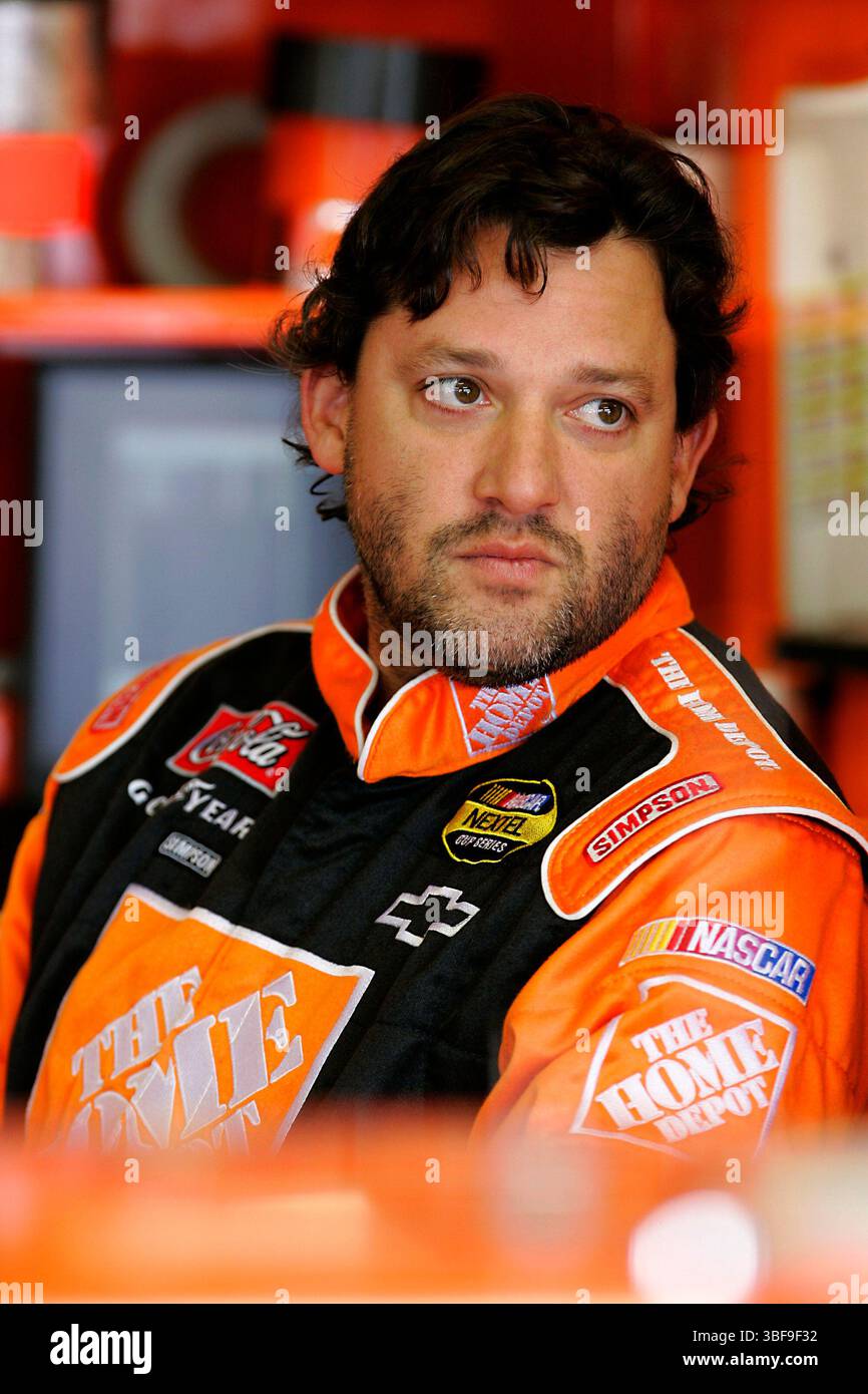 Loudon, Nh, USA. 13th Sep, 2007. Tony Stewart during practice for the ...
