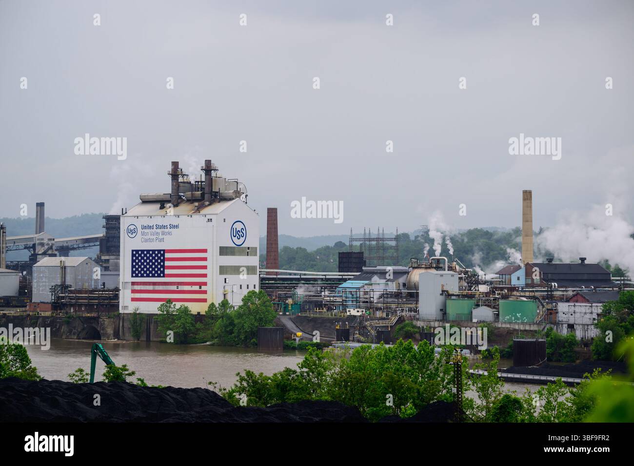 Clairton, USA. 30th May, 2025. U. S. Steel's Clairton Plant in Clairton ...
