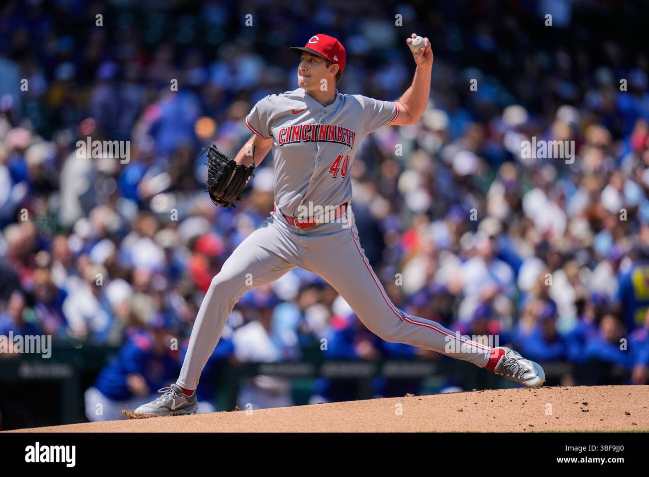 Cincinnati Reds starting pitcher Nick Lodolo (40) throws against the ...