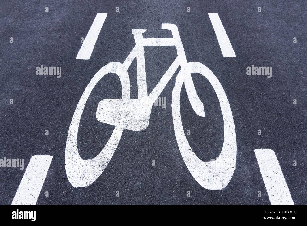 Smooth asphalt bike path hi-res stock photography and images - Alamy