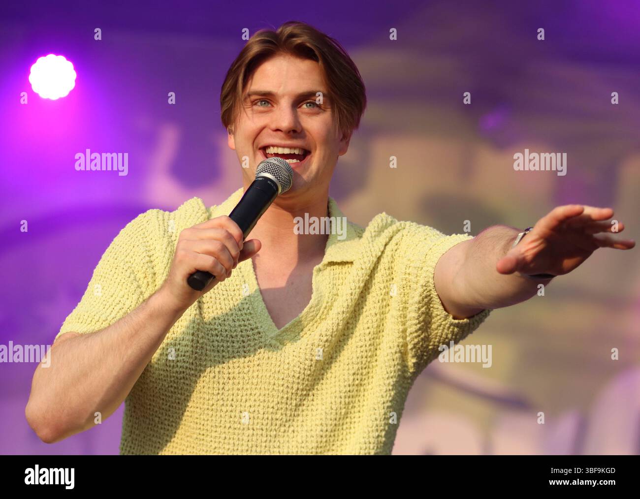 Sänger Vincent Gross Auftritt beim SchlagerOlymp am 31.05.2025 in ...