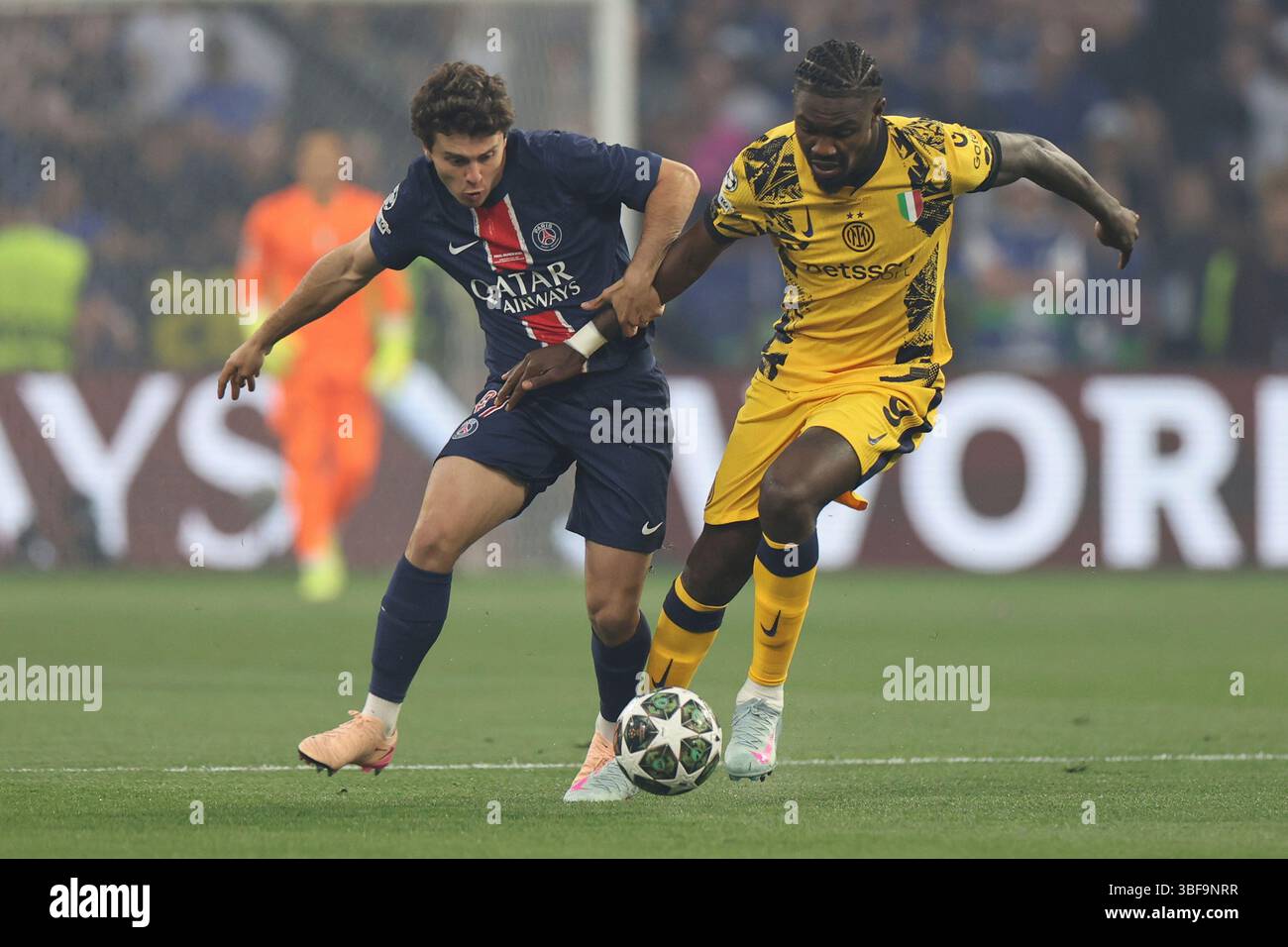 PSG's Joao Neves. left, and Inter Milan's Marcus Thuram fight for the ...