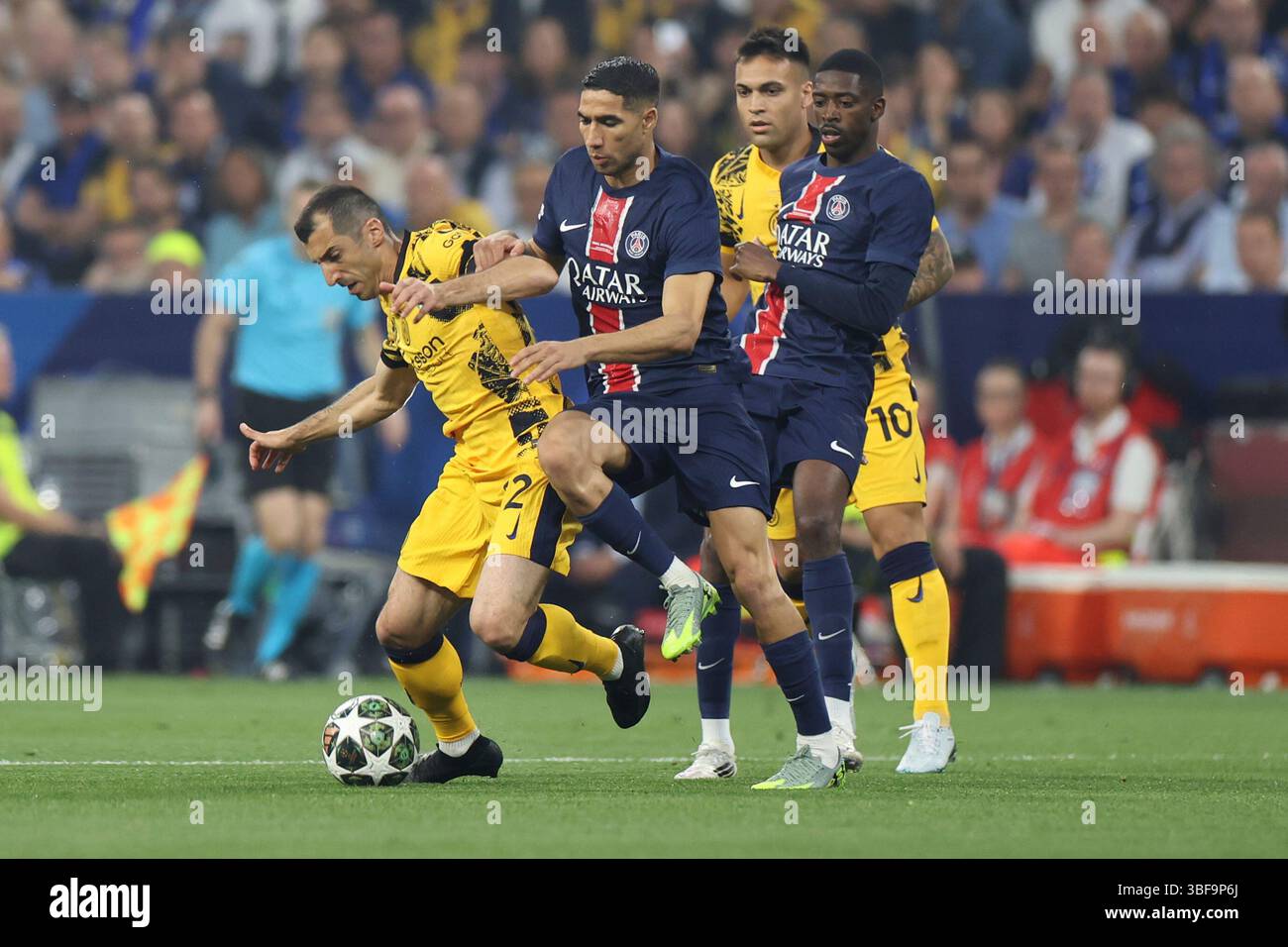 Inter Milan's Henrikh Mkhitaryan, left, and PSG's Achraf Hakimi fight ...