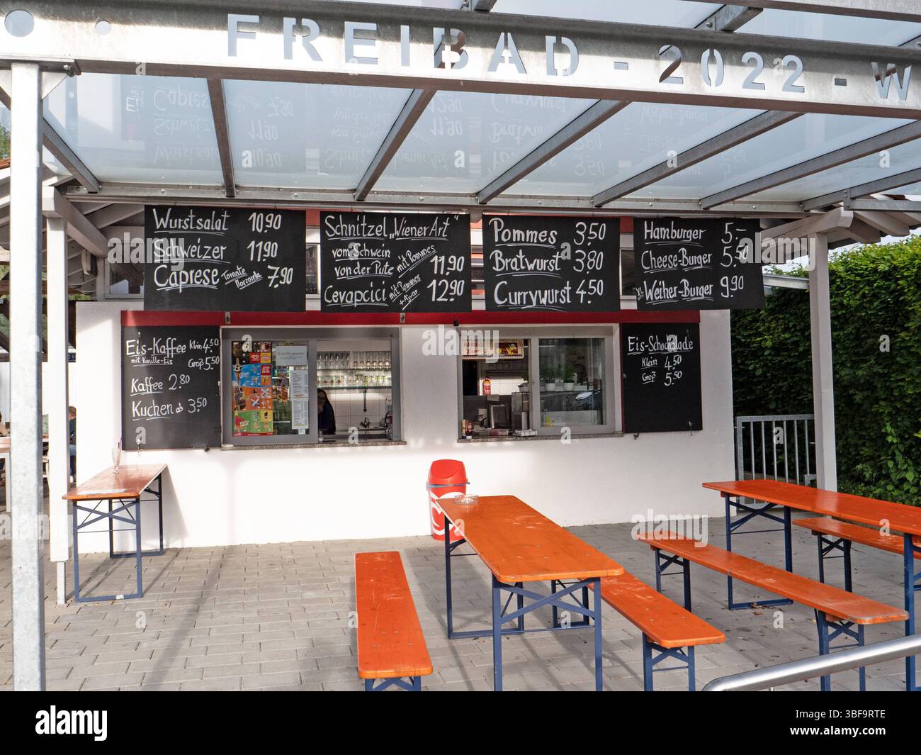 Sonne, Wasser, Pommes der Sommer schmeckt am besten direkt aus dem ...