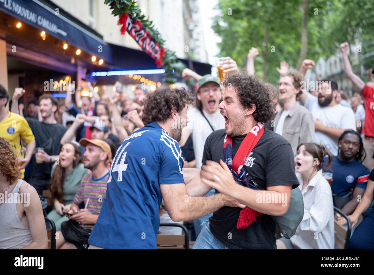 Paris, France. 31st May, 2025. This photo shows the atmosphere in bars ...