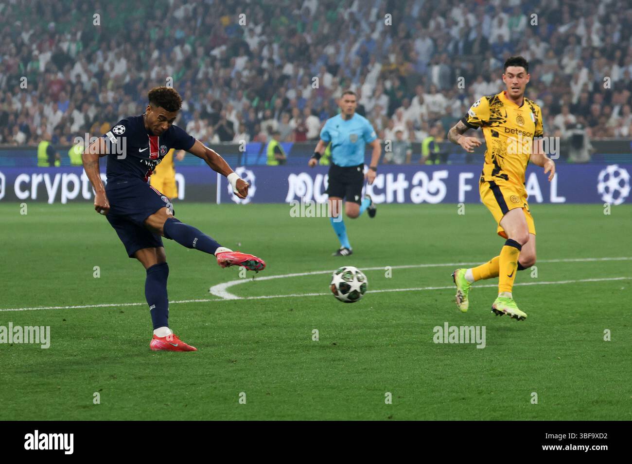 Munich, Germany. 31st May, 2025. Soccer: Champions League, Paris Saint ...