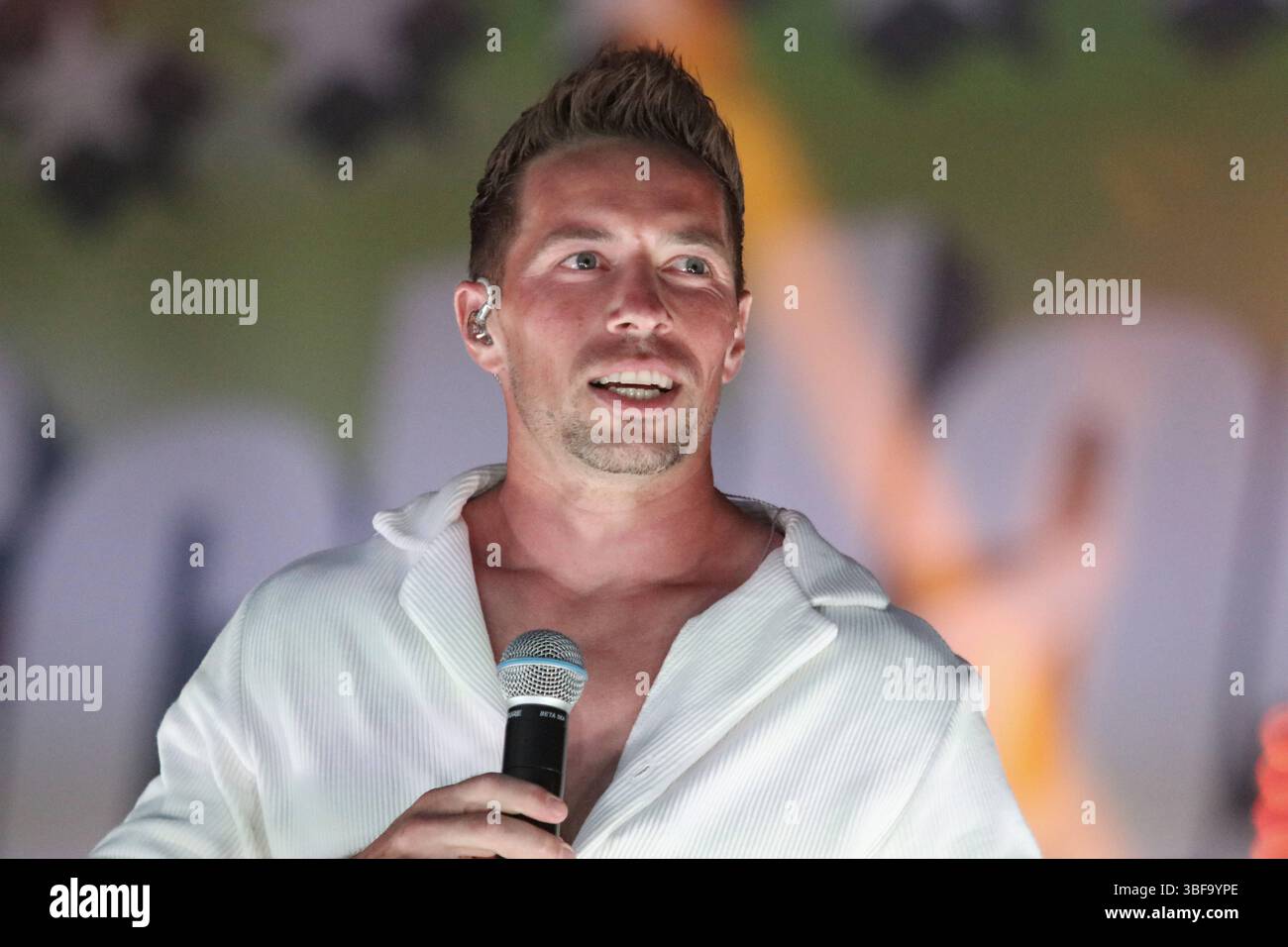 Schlagersänger Ramon Roselly Auftritt beim SchlagerOlymp am 31.05.2025 ...