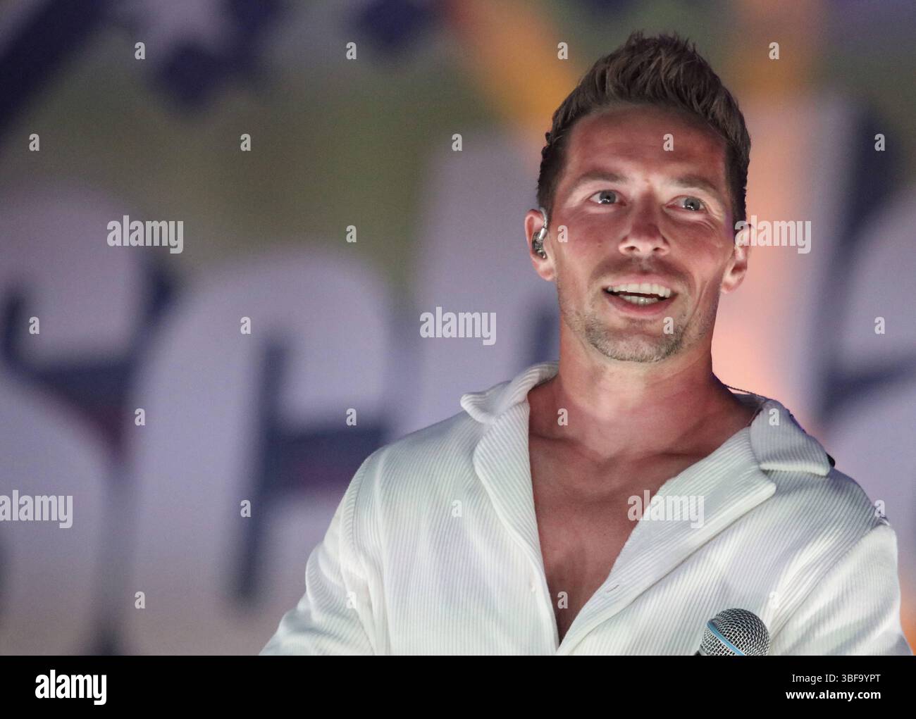 Schlagersänger Ramon Roselly Auftritt beim SchlagerOlymp am 31.05.2025 ...