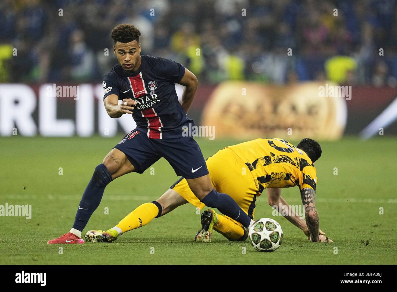 PSG's Desire Doue, left, fights for the ball with Inter Milan's ...