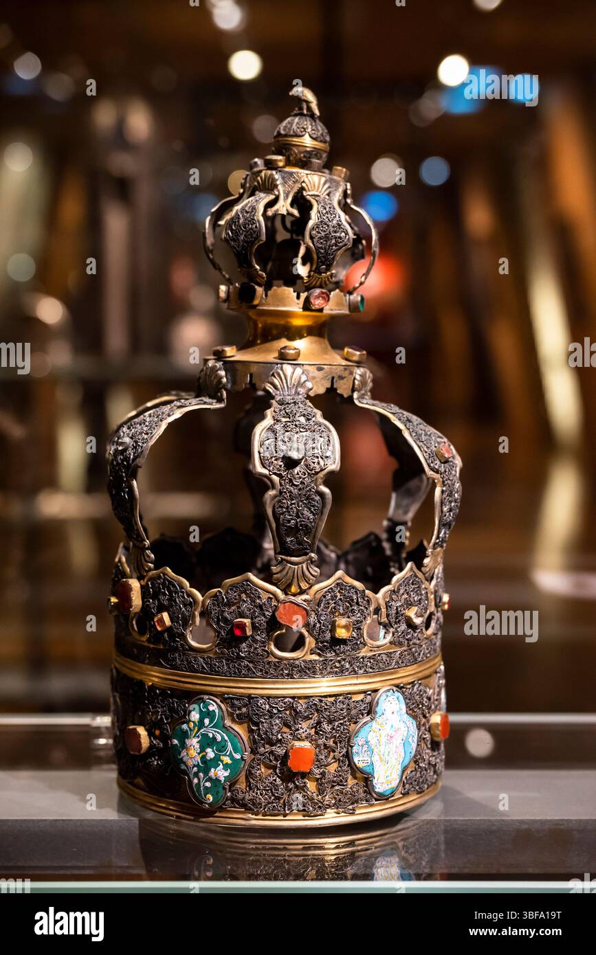 Crown of the Torah,, Museum of Jewish art and history. located in the ...