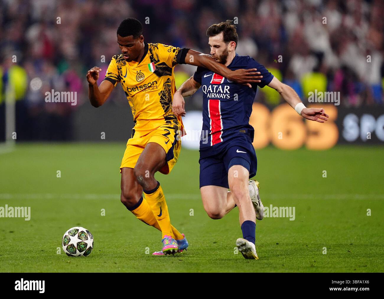 Inter Milan's Denzel Dumfries and Paris Saint-Germain's Khvicha Kvaratskhelia (right) battle for ...