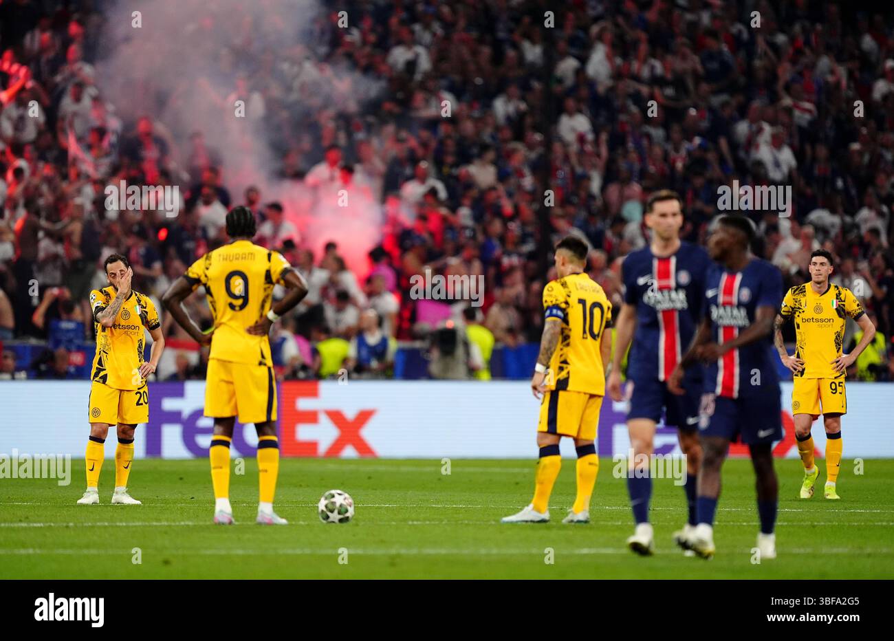 Inter Milan's Hakan Calhanoglu (left) and team-mates appear dejected ...