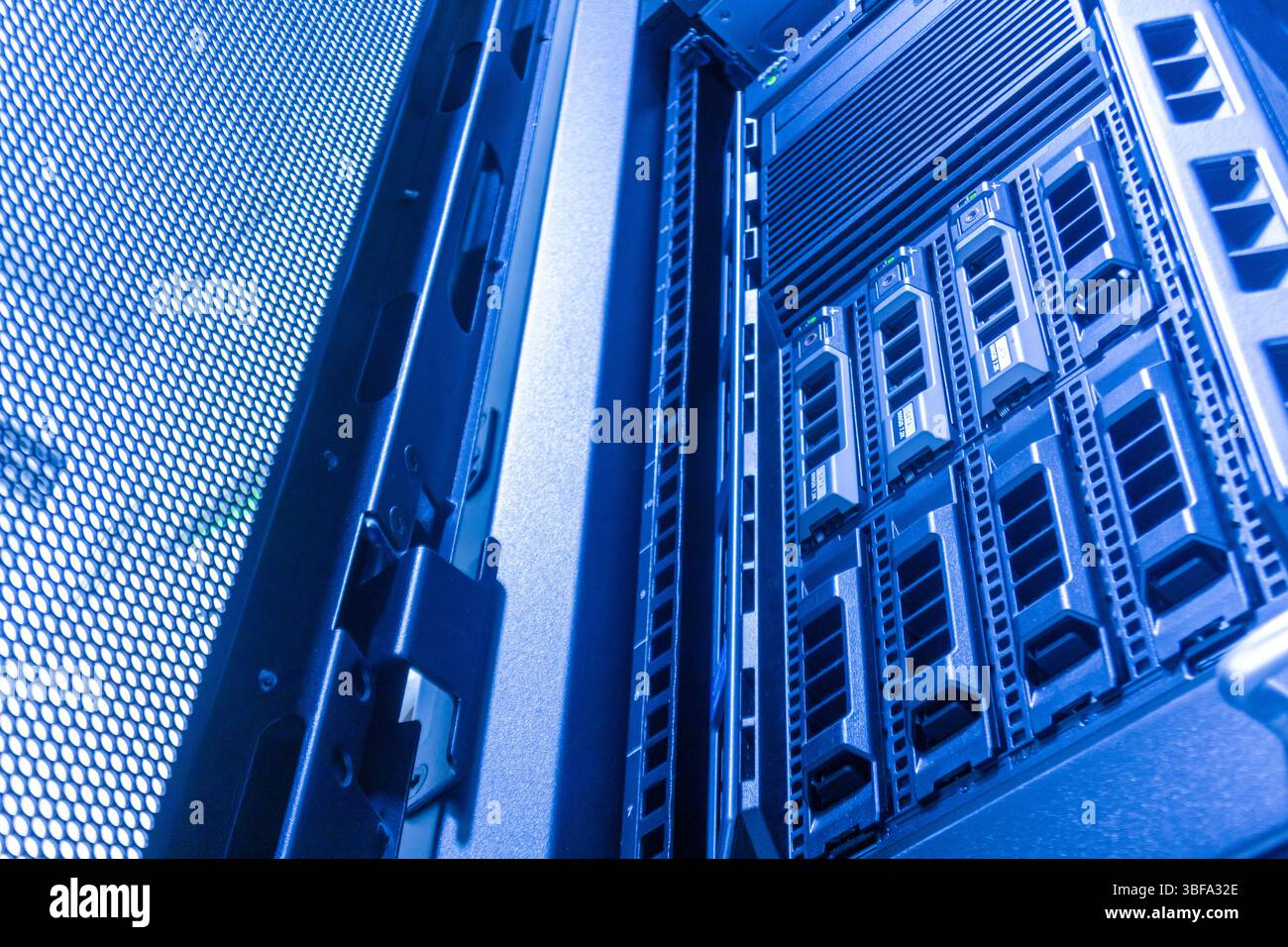 Data center cooling system hi-res stock photography and images - Alamy