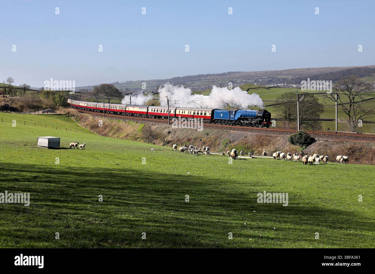 60532 'Blue Peter' passes Benson Hall with the first 'Lakelander' tour ...